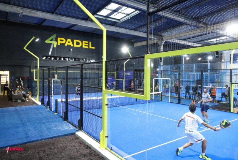 Le padel, ce sport de raquette qui essaime en France